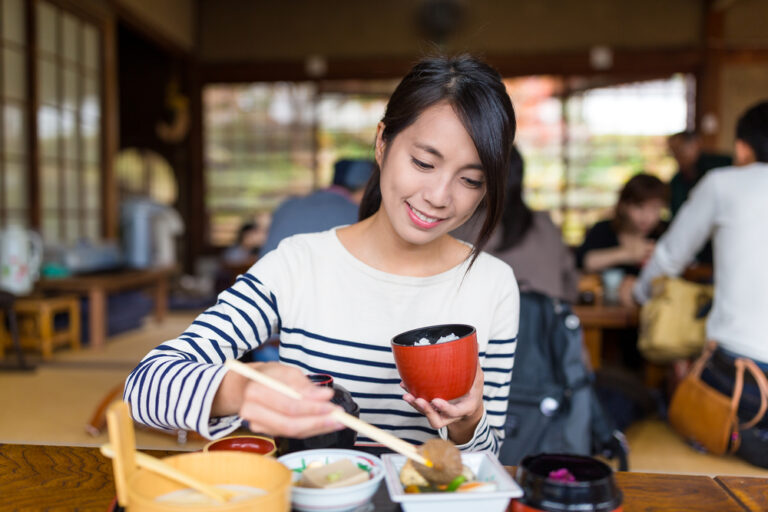 Did You Know These Japanese Food Etiquette Rules? - Team Japanese