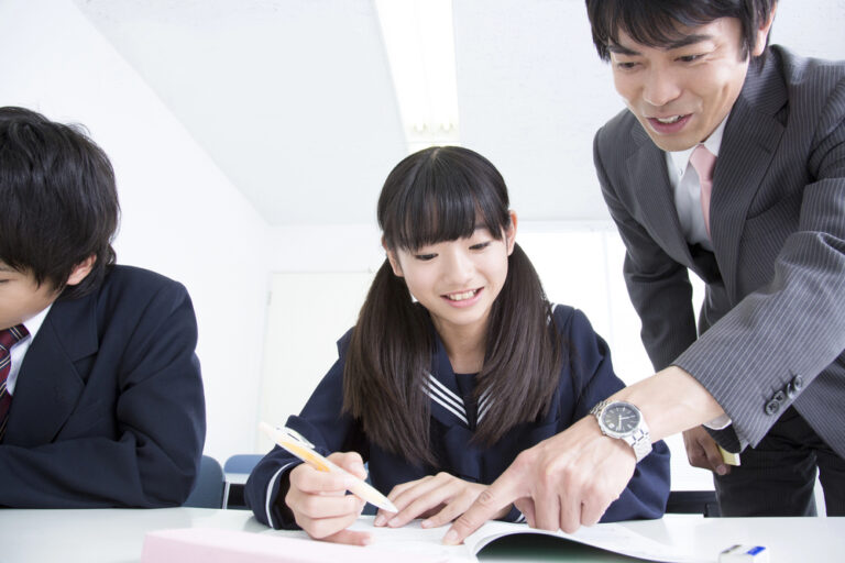 How to Say Teacher in Japanese [Sensei vs Kyoushi?] - Team Japanese
